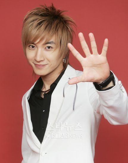 Korean Group Singer: Super Junior - About Lee Teuk